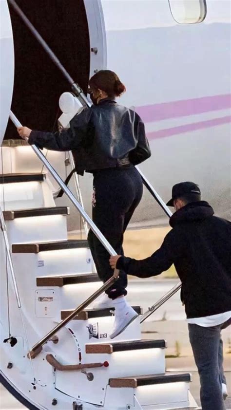 Kylie Jenner Jet ภาพถ่ายคู่รัก คู่รัก เรียนภาษาอังกฤษ