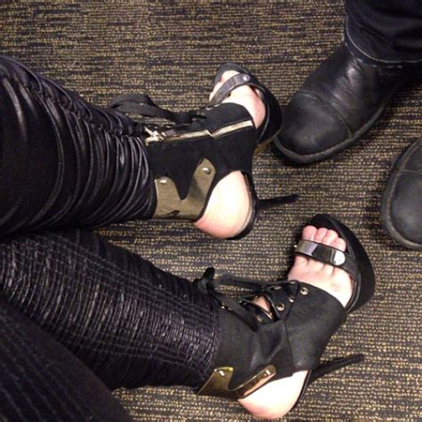 Lzzy Hales Feet