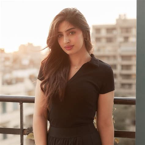 سارة اغا Sarah Aghaa