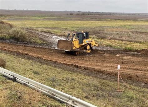 На Херсонщині почали зводити першу тимчасову переправу Укравтодор — Центр транспортних