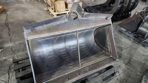 Welding Up Of A Tilt Bucket Using Flux Core Wire 12mm Rwelding