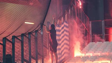 Eintracht Frankfurt Böller Und Raketen In Marseille Sge Fan Zeigt Hitlergruß