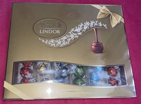 Lindt Lindor Assorted Chocolate Truffles T Box 525g Pack Of 1 £16