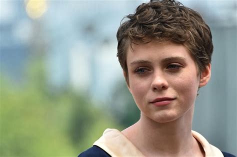 Stretch R Sophia Lillis