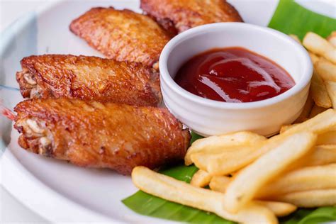 ស្លាបមាន់អាំងជាមួយដំឡូងបំពង Cambodia Foods