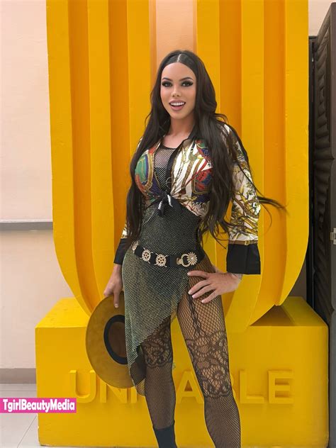 Gia Itzel Bold And Beautiful In A Striking Fashion Statement