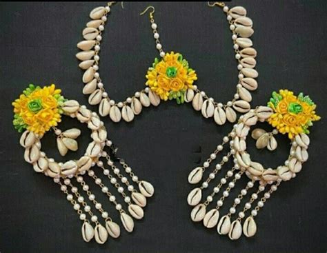 Myindiecraft Flower Set With Shells Maangtika And Earrings Set