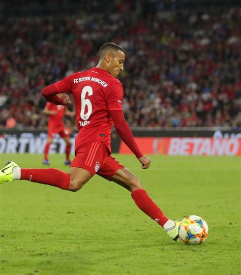 Thiago Alcantara Passing And Control Skills Highlighted During Football