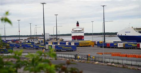 Sämre Tider Syns Också I Hangö Hamn Stuveribolag Tror Läget Blir