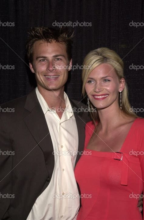 Natasha Henstridge And Fiance Liam Waite — Stock Editorial Photo © S