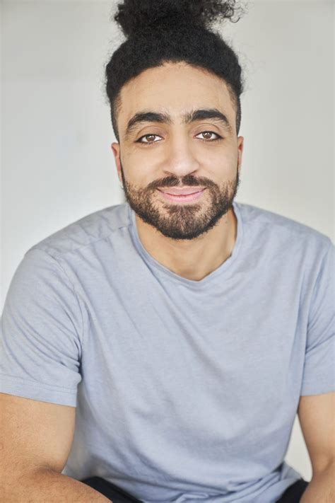 Anas Hassouna Embauche Une Célébrité