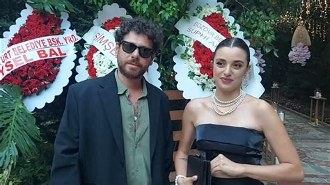 Cihan Sinem Şimşekin Düğün Törenine Katılan Damlasu İkizoğlu Ve Oral Özerın şıklığı Youtube