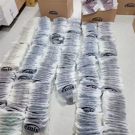 「emis」 多色可選 Emis 帽子 燈芯絨帽子 經典刺繡 可樂標刺繡 拼色 帽子 Emis 燈芯絨 棒球帽 情侶帽 蝦皮購物