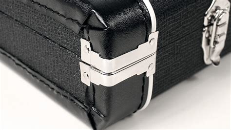 Ltd™ Universal Strat® Style Hardshell Guitar Case Tkl