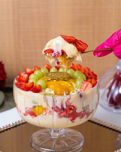Taça Sobremesa Salada De Frutas Com Creme De Ninho Bendito Salgado