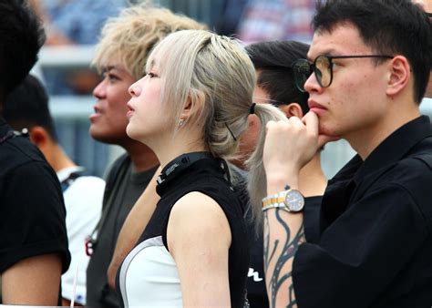 Fufu 入馬場？ 佢條新仔？ Lihkg 討論區