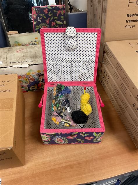 Small Sewing Box With Contents Badgers Auctions On Site And Online Auctions In High Wycombe