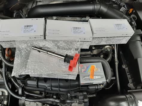 #17. Замена катушек зажигания 06E905115E, и свечей зажигания NGK 1675 ...