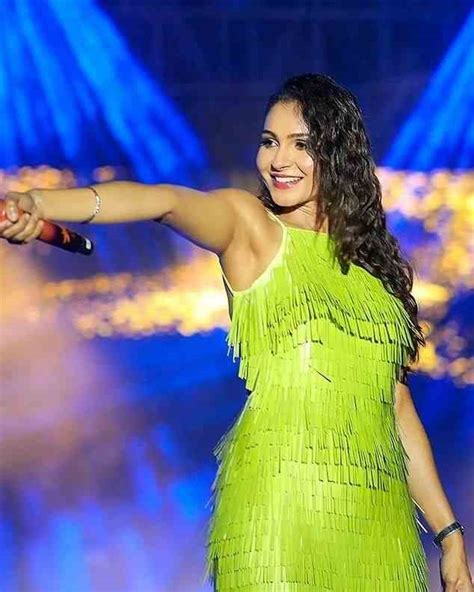 Andreah Jeremiah Hot Bare Back Photos In A Music Programme