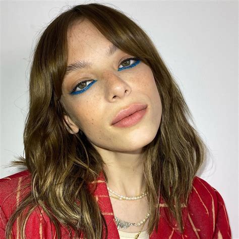 17 Blue Eyeshadow Looks That Are Totally Worth Copying Who What Wear