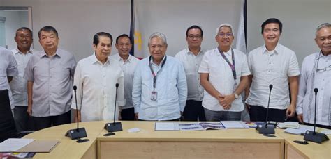 Dotr Sec Bautista Accepts Ml Honorary Membership The Maritime Review