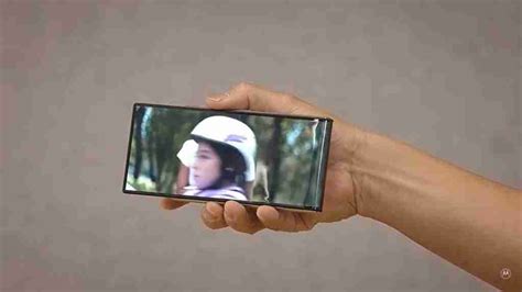 Motorola Mostra Celular Com Tela Enrolável