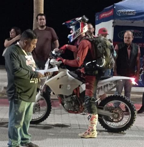 Wouter Jan Van Dijk Ταξίδεψε από την Αυστραλία στο Μεξικό αγόρασε ένα μεταχειρισμένο Ktm Exc