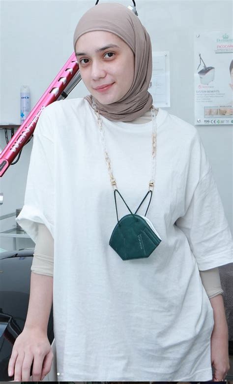 10 Transformasi Gaya Putri Anne Istri Arya Saloka Kini Pose Tanpa Hijab