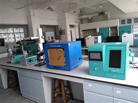 以光催化、光电催化、电催化、传统催化为研究方向，研究范围涉及新能源、生态环境催化、高端化学品合成等前沿领域典型实验室 泊菲莱科技