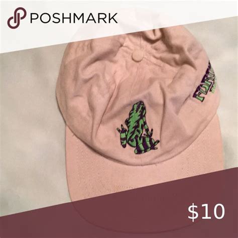 Cute Frog Hat Nwot Cute Frogs Beige Hat Cute