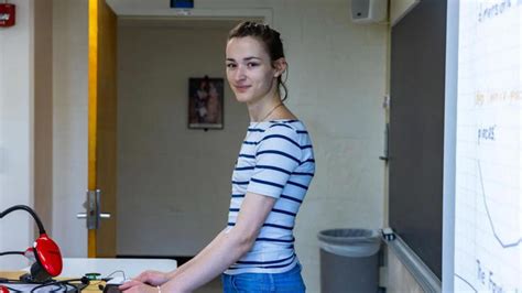 Hannah Matemática De 17 Años Sobre Su Solución A La Conjetura Que