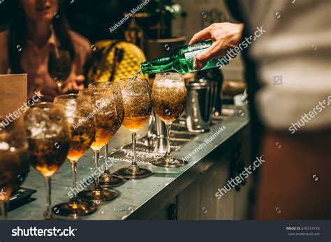 897 Fotos De Bartender Class Fotos Imágenes Y Otros Productos