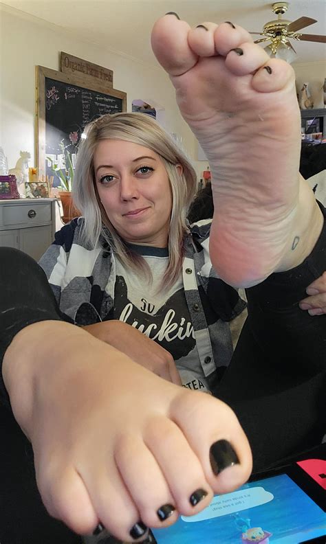 Will You Rub My Feet While I Play My Nintendo Rfootfetishcreators