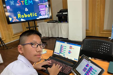 Stem And Robotics Camp สําหรับนักเรียนระดับชั้นมัธยมศึกษาตอนต้น วชิราวุธวิทยาลัย วันที่ 11 ธันวาคม