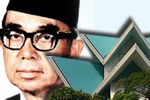 Tun Razak Muncul Di Istana Budaya