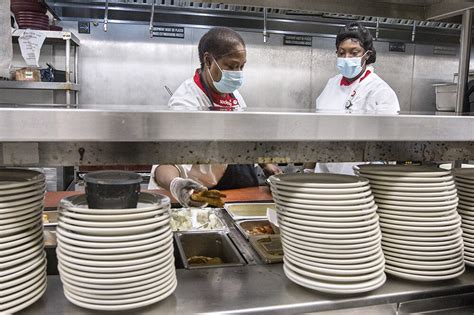 Food Service Workers Keep Staff And Patients Fed Through Pandemic Musc