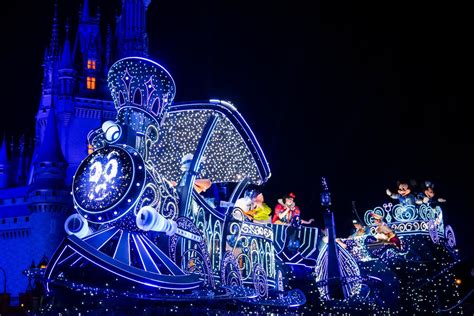 El Desfile Disney Starlight Debuta En Magic Kingdom