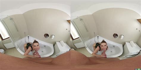 Czechvrfetish 300 Latex Surprise In Bath Alexis Crystal Oculus 5k