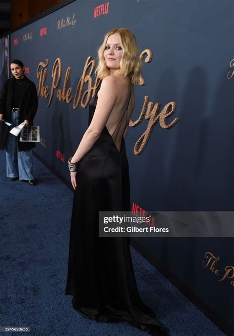 Hadley Robinson At The Premiere Of Netflixs The Pale Blue Eye Held