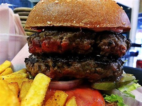 לה קרנה צילום לה קרנה Ethnic Recipes Burger Food