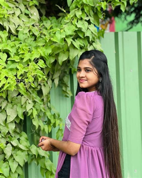 Pin By Rex On Insta Cute Love Wallpapers Beautiful Women Pictures