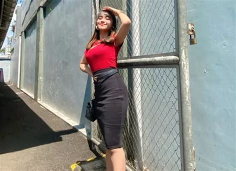 Warga Blitar Merapat Intip 12 Potret Ajeng Febria Biduan Dangdut Yang Mulai Jadi Idola Baru