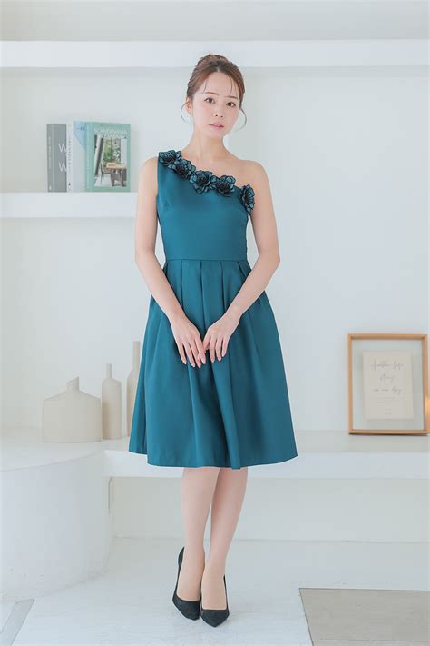 3dフラワーディテールアシンメトリードレス Sサイズ結婚式のパーティードレスならレンタルドレスclassy