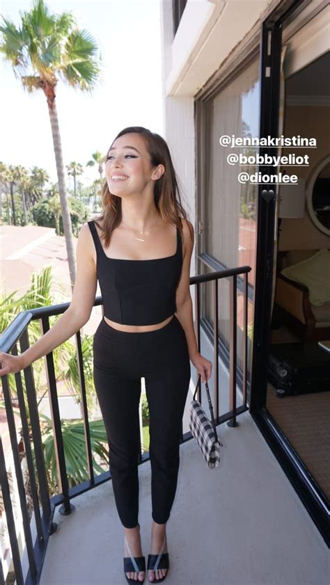Alycia Debnam Carey Body