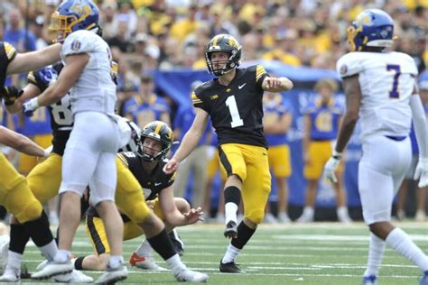Iowa Backup Kicker Aaron Blom Accused Of Betting On 2021 Iowa Iowa State Game Other Hawkeyes