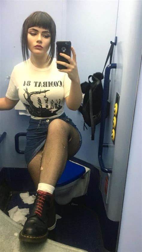 Skinhead Girls Skinhead Girl Skinhead Fashion Punk Outfits