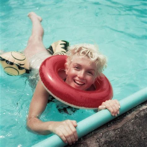 Marilyn Monroe Enjoying A Day In The Pool Look At Incredibly Beautiful