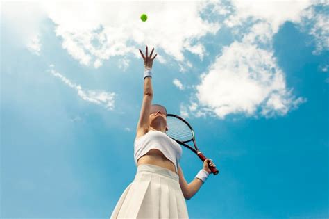 Premium Photo Girl Tennis Player In Uniform Holds Racket And Throws