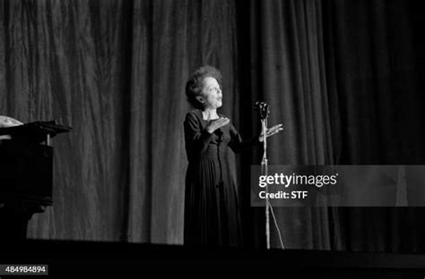 Edith Piaf Stage Photos And Premium High Res Pictures Getty Images