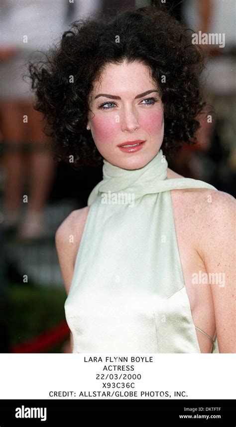 Mar 22 2000 Lara Flynn Boyleactress22032000x93c36ccredit